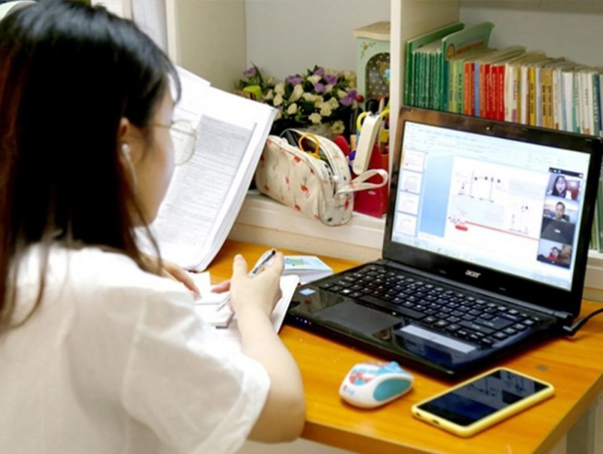 Бага ангийн сурагчдын хичээл цахимд шилжлээ | NEWMM.mn | Мэдээллийн портал